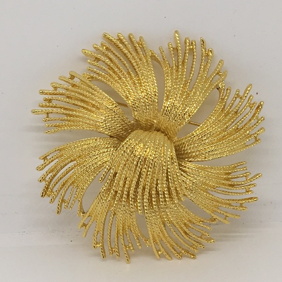 Monet | Jewelry | Vintage Monet Gold Spray Pin | Poshmark